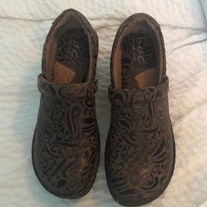 boc | Shoes | Boc Tooled Leather Clogs Size 65 | Poshmark